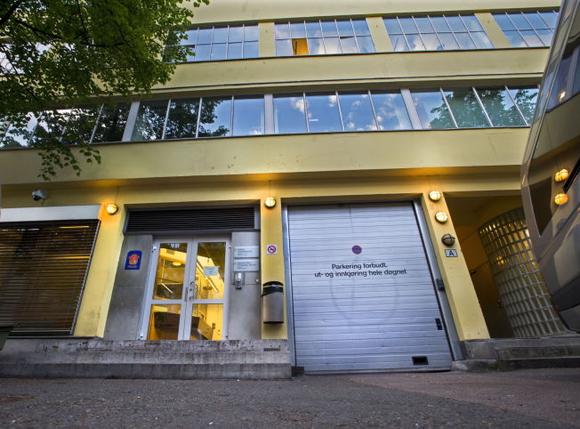 Kvinnelig politioverbetjent tiltalt: - Skal ha brukt ulovlig arbeidskraft Kvinnelig politioverbetjent tiltalt: - Skal ha brukt ulovlig arbeidskraft