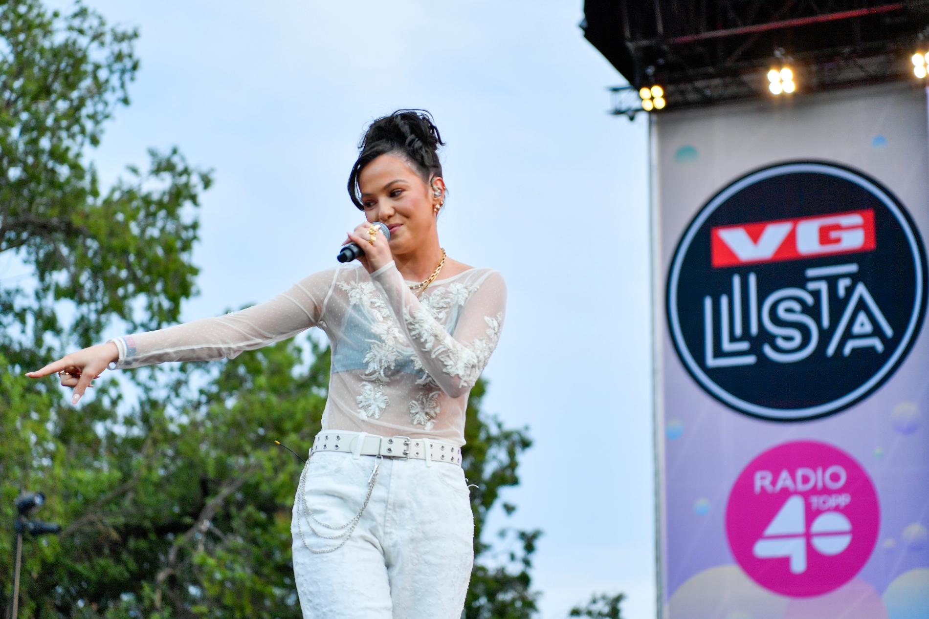 Bea and her Business om viralhiten «Born To Be Alive»: – Sinnssykt - VG Bea and her Business om viralhiten «Born To Be Alive»: – Sinnssykt - VG