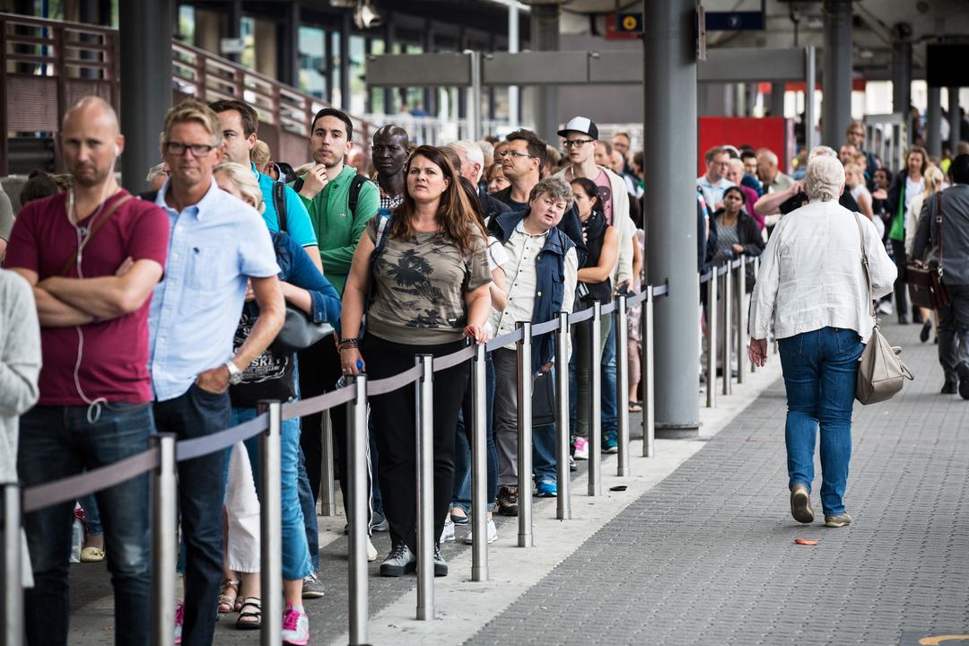 Store deler av Oslo S stenger i dag: 30.000 reisende blir rammet Store deler av Oslo S stenger i dag: 30.000 reisende blir rammet