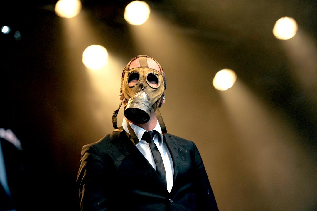 Kaizers Orchestra suser oppover hitlistene med «Hjerteknuser» etter ... Kaizers Orchestra suser oppover hitlistene med «Hjerteknuser» etter ...